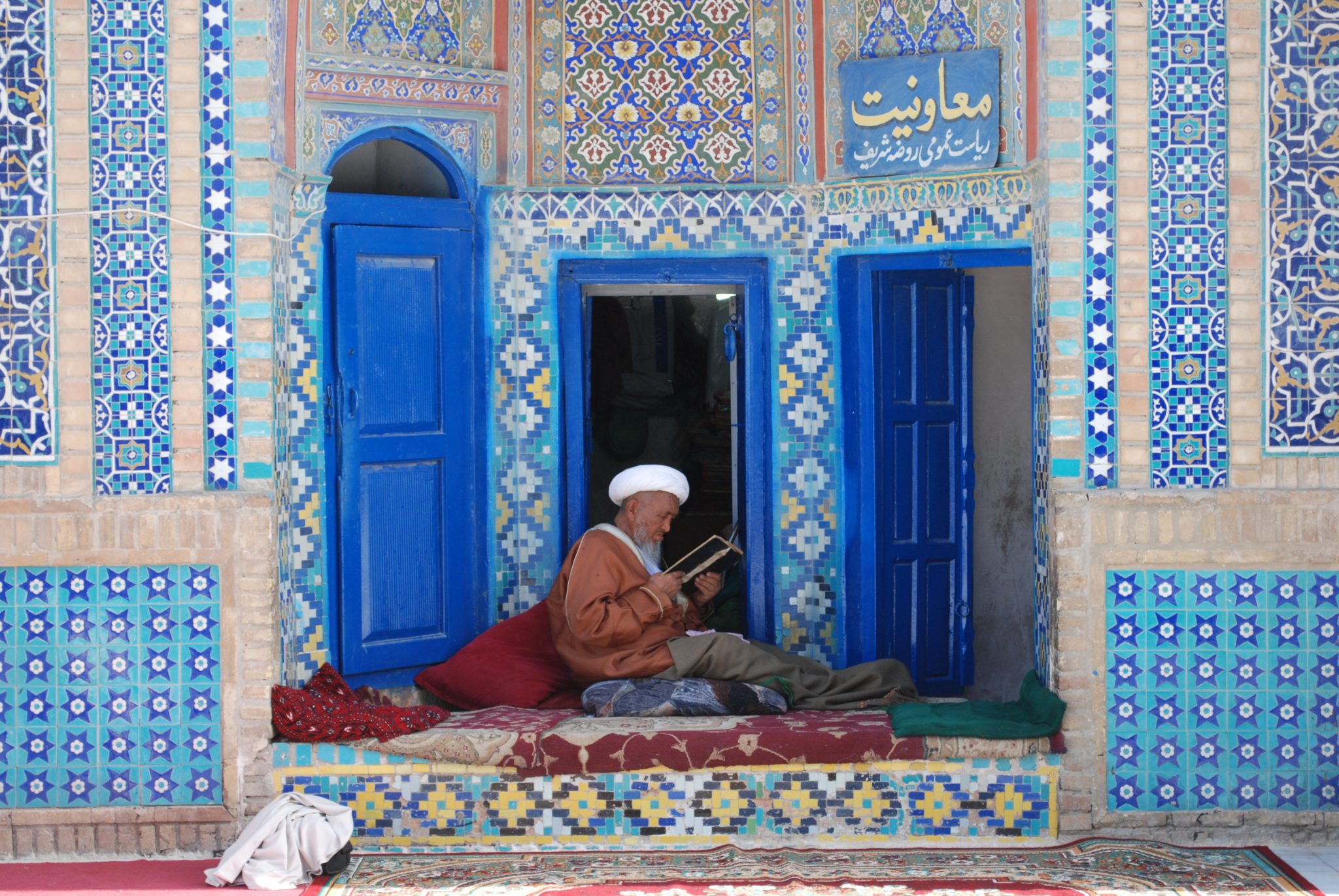 Empathy: A Forgotten Sunnah and the Steps To Achieve It - The Muslim Vibe