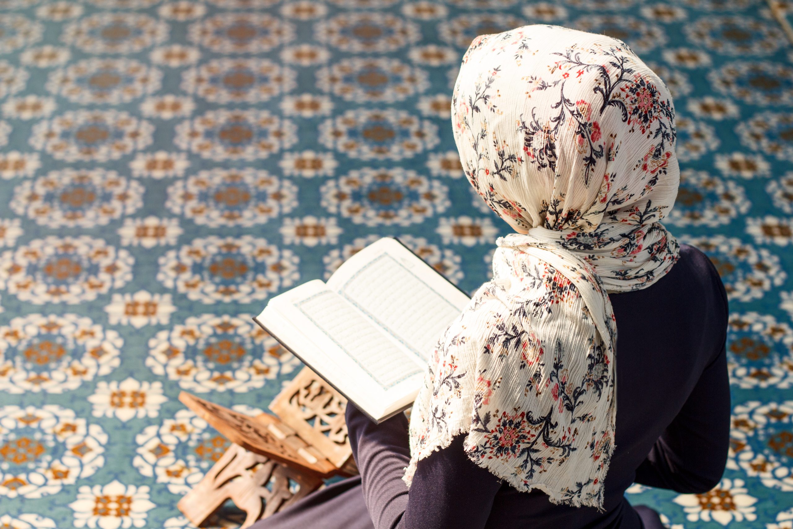 My First Jummah Experience at the Mosque as a Revert - The Muslim Vibe