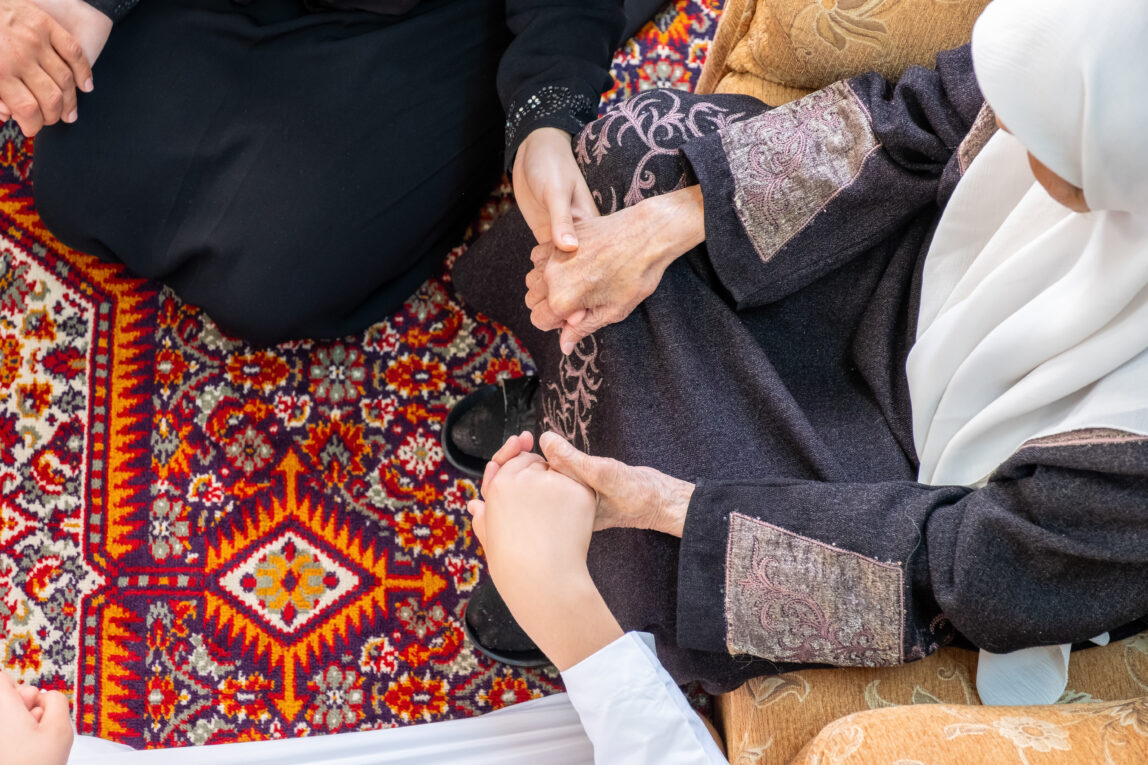 20 beautiful hadiths & Islamic sayings about parents - The Muslim Vibe